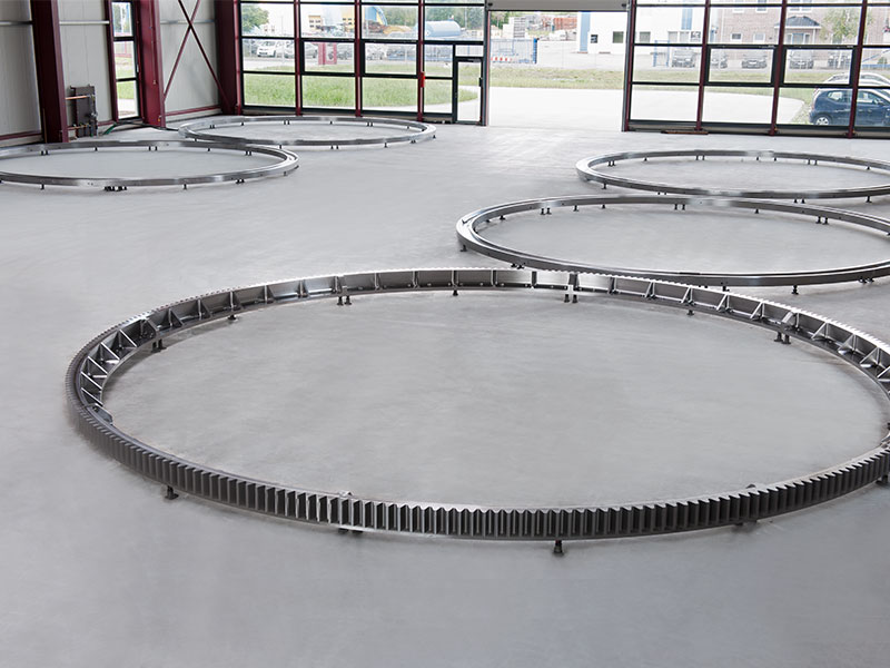 Segmented Large-diameter rolling bearings, gear rims and pivot joins ...