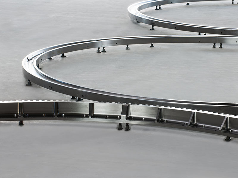 Segmented Large-diameter rolling bearings, gear rims and pivot joins ...